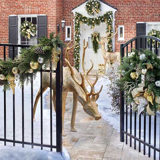 26 Glam Christmas Wreaths You'll Love For Years To Come - Candie Anderson