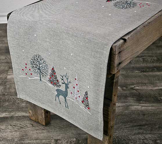 30 Best Christmas Table Runners In Every Design Style and Trend ...