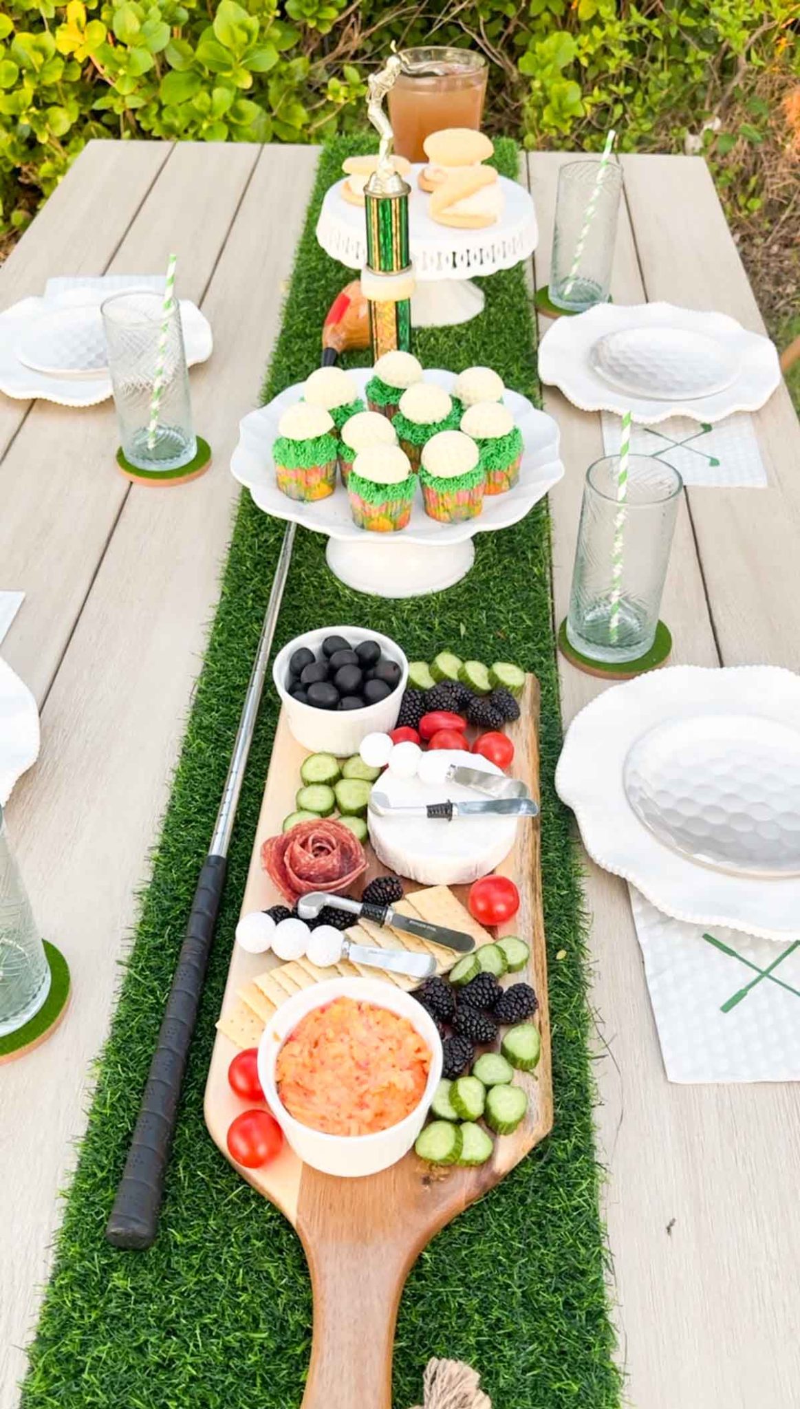 How to Host A Masters Golf Party: Outdoor Tablescape, Food & Decor ...