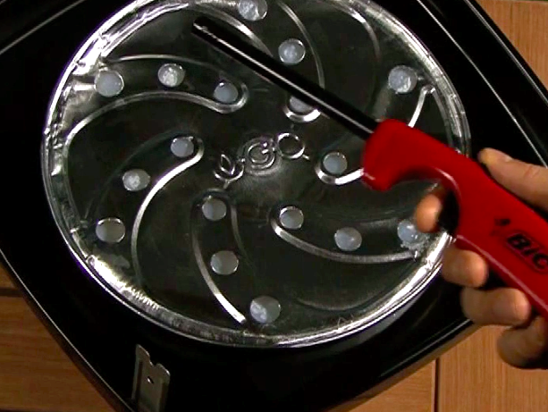 Baywatch Star Kelly Packard Shares Fun Summer Activities For Kids ...